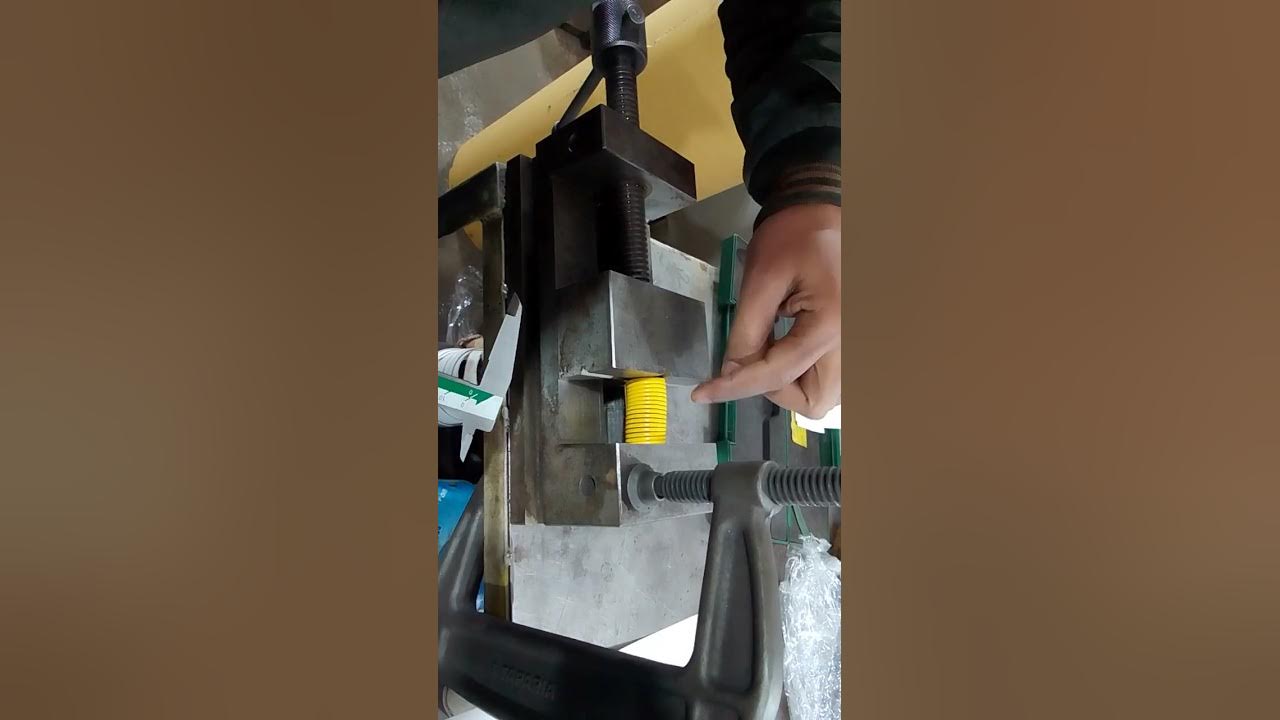 Die Spring, Compression Test 1, Yellow, Extra light load - YouTube