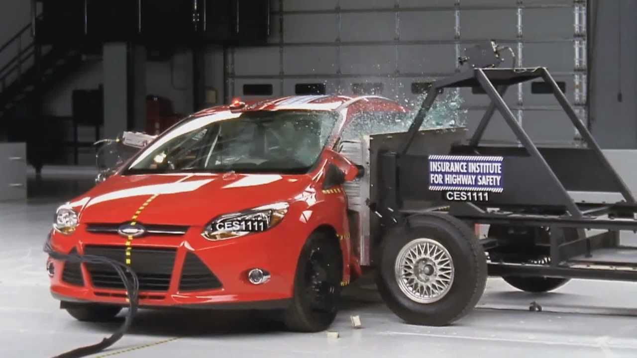 2012 Ford Focus - CRASH TEST - YouTube