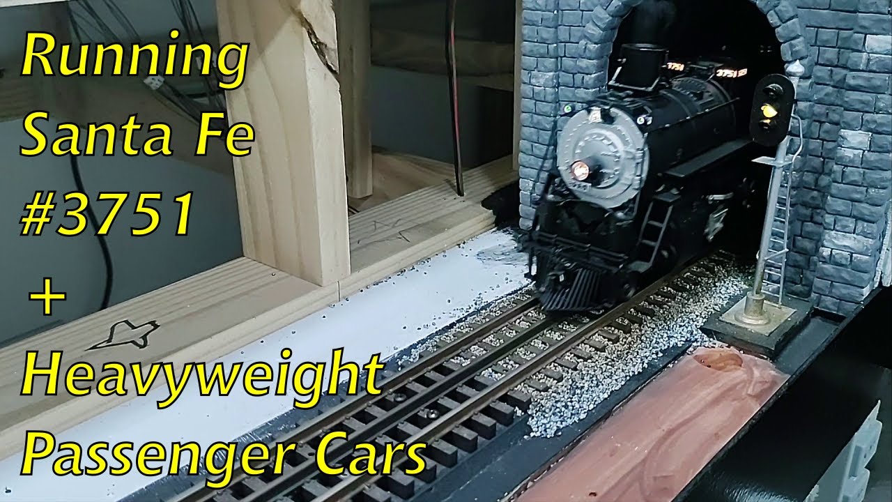 Running Lionel Santa Fe #3751 + Heavyweight Passenger Cars - YouTube