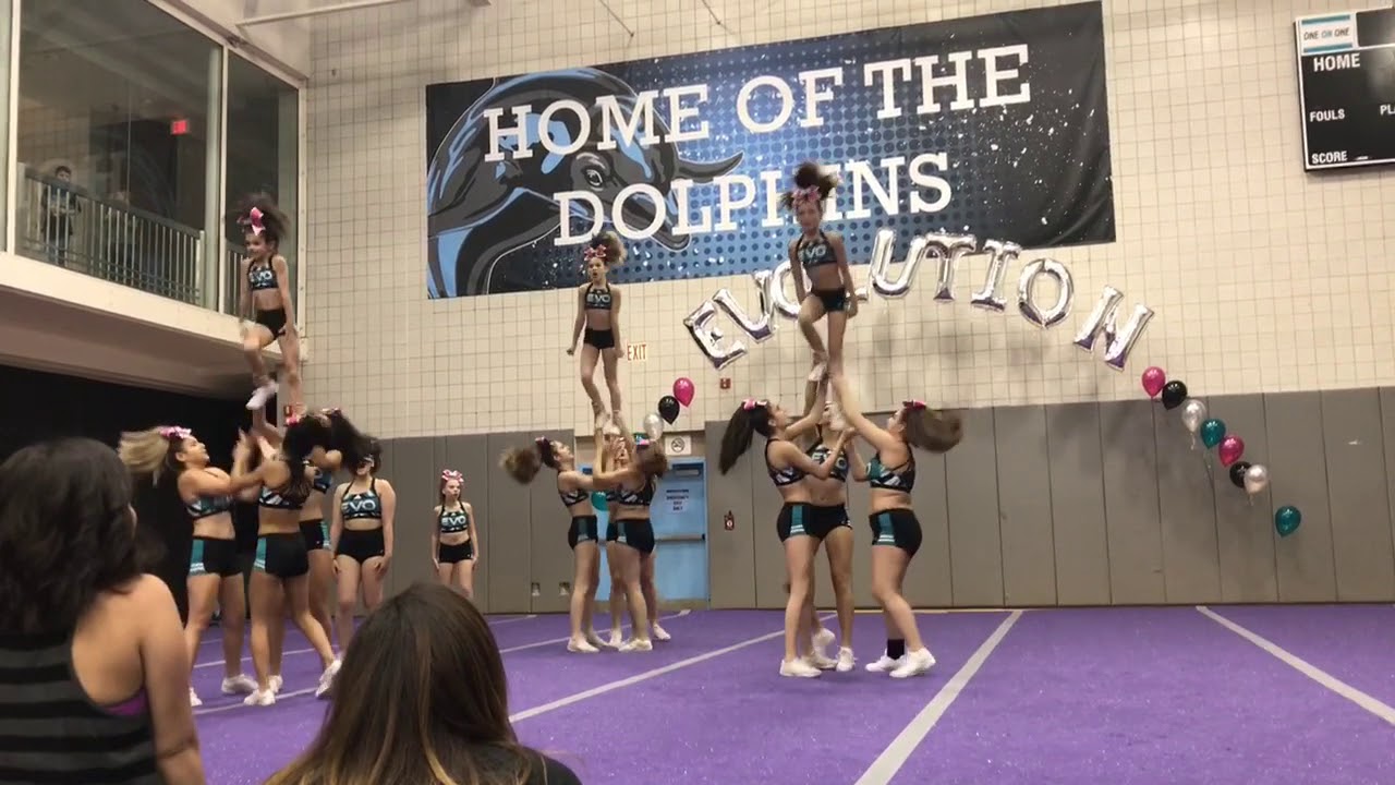 Watch Evolution Cheer perform at their Showcase - YouTube