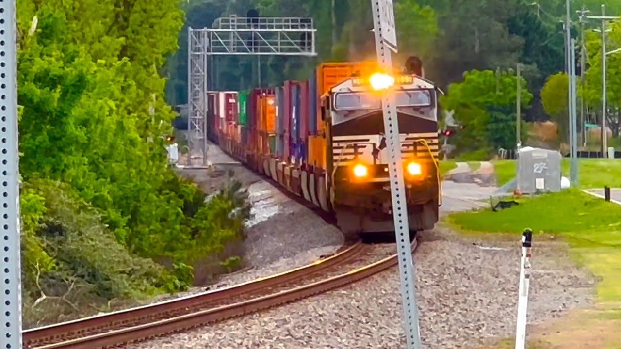 NS 242: NS 3669 UP 2634 Duluth GA - YouTube