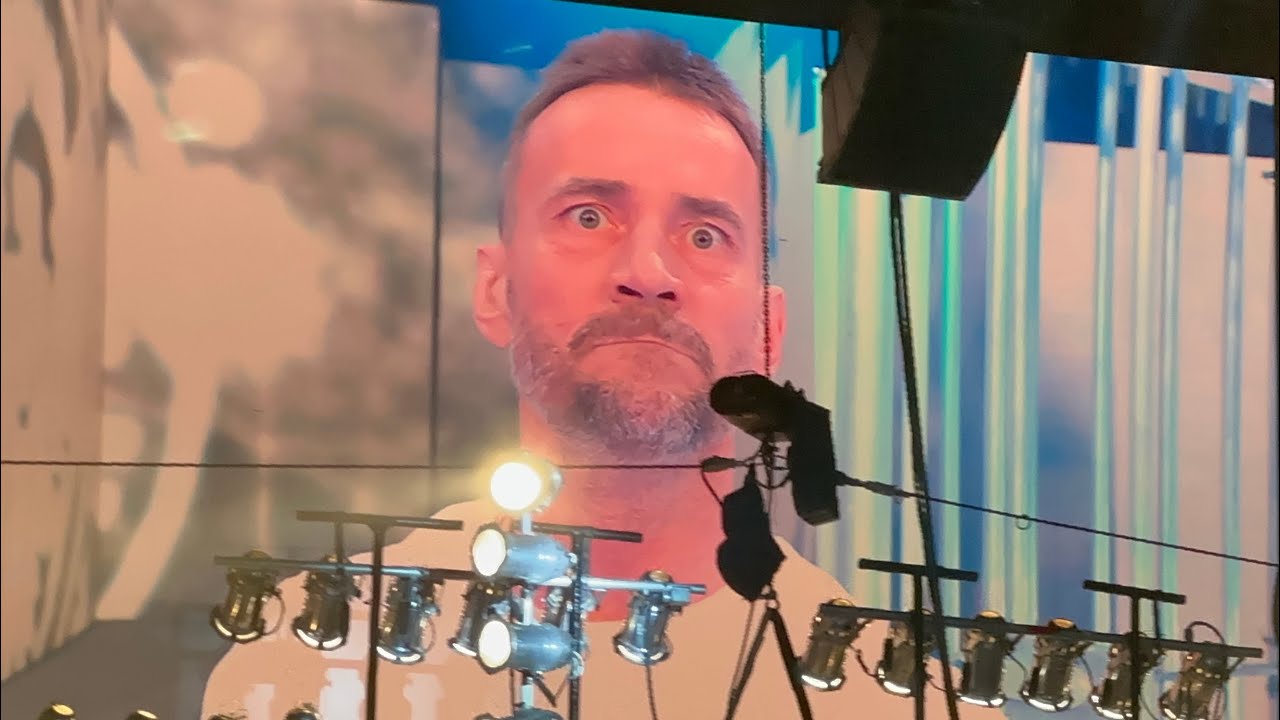 CM PUNK RETURNS CROWD REACTION - YouTube