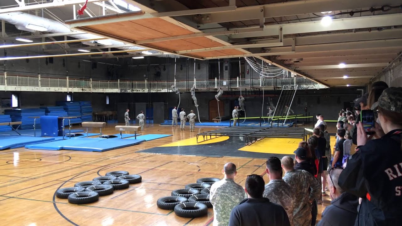 Sandhurst Indoor Obstacle Course H42 - YouTube