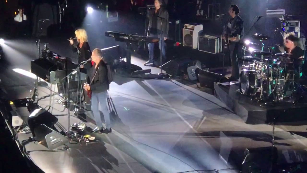Lindsey Buckingham and Christine McVie - In My World live @ Hard Rock ...