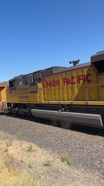 UP 8941 arrives at the Davis Yard, Roseville, CA. - YouTube
