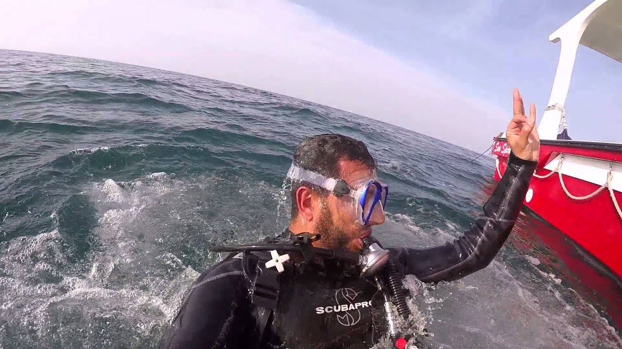 Abu Dhabi Scuba Dive 20 Meter Dive Jump off the boat - YouTube