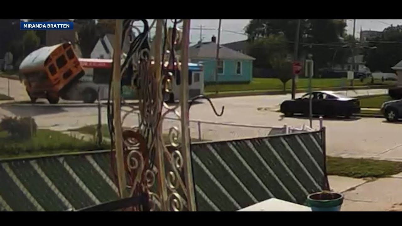 VIDEO: School bus vs. city bus in Racine - YouTube