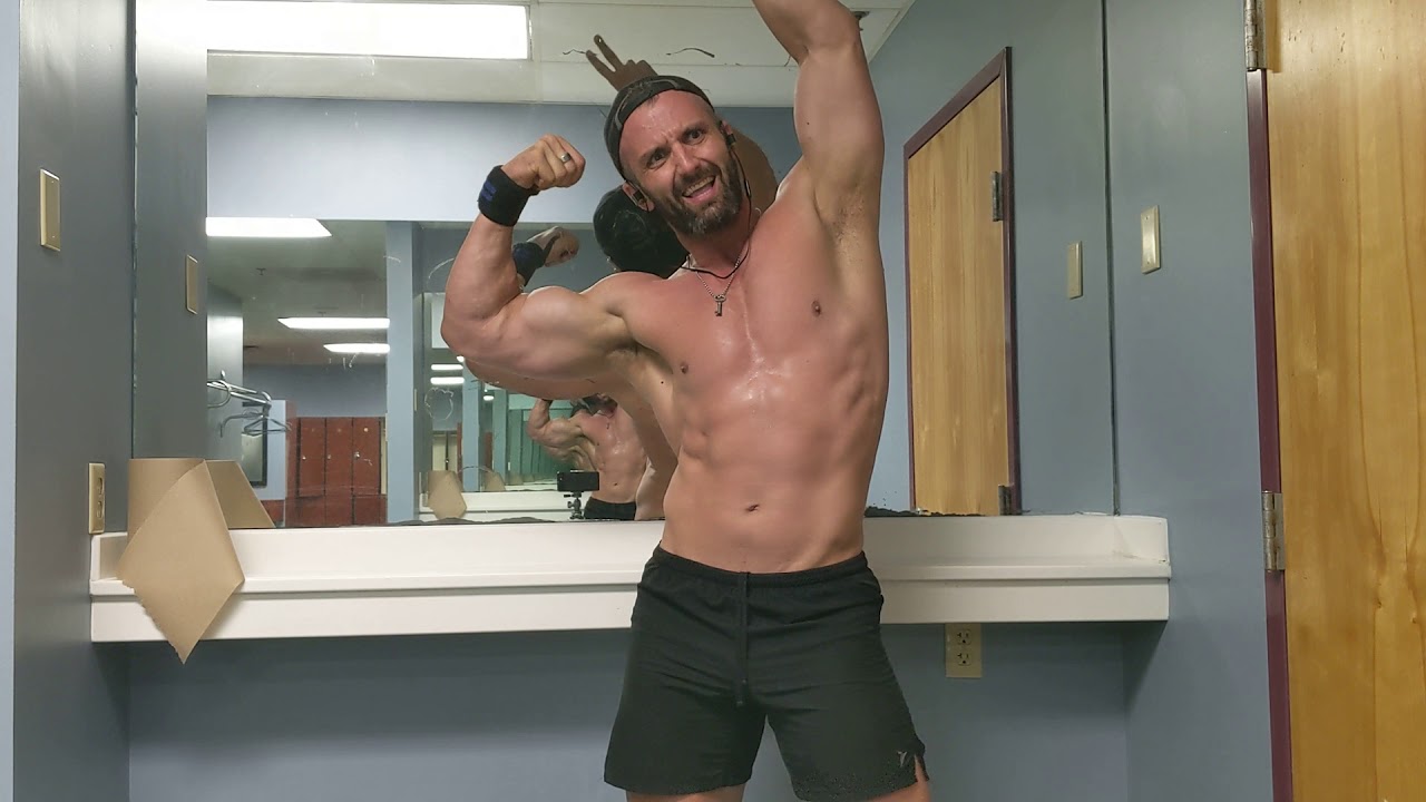 Physique update syck chest pump flexing working on the muscle mind ...