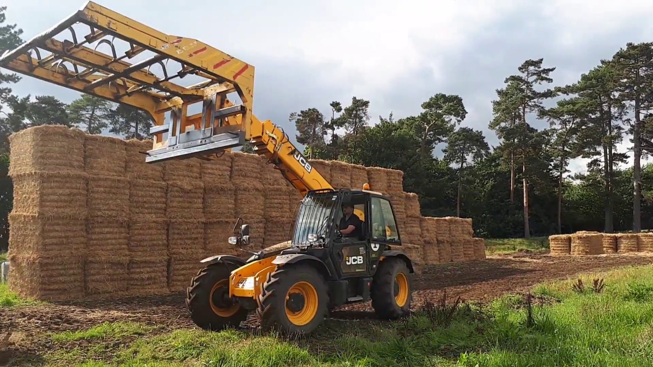 D.E Keeble Straw Bales Carting And stacking 2017 - YouTube