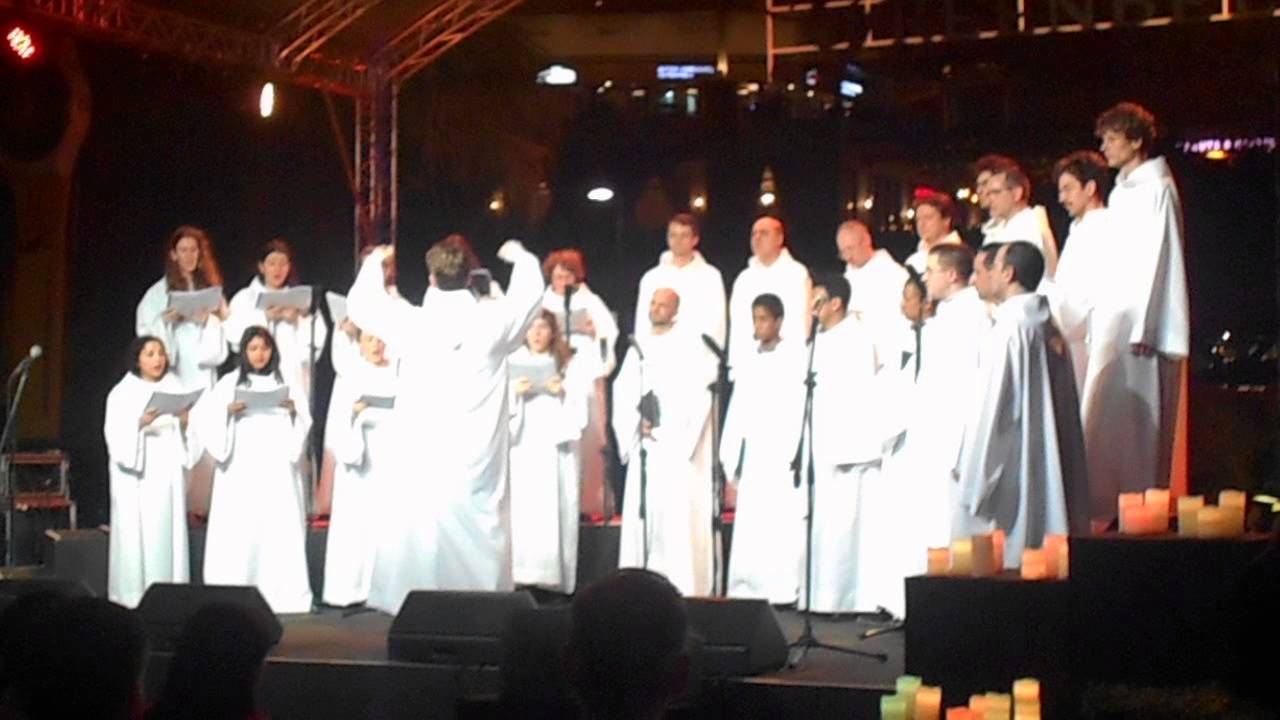 Gregorian Choir of Paris - YouTube