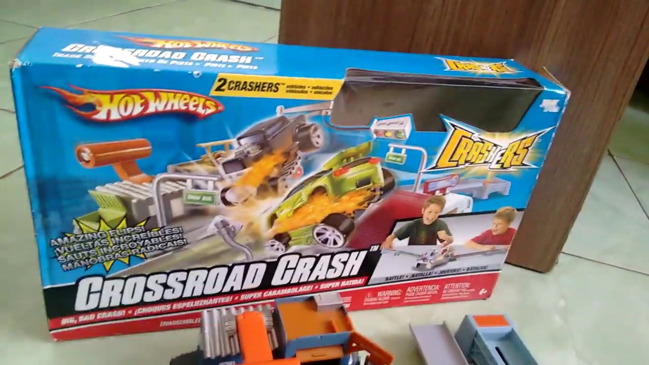 Hot Wheels Crashers Crossroad Crash & Crashers cars review - YouTube