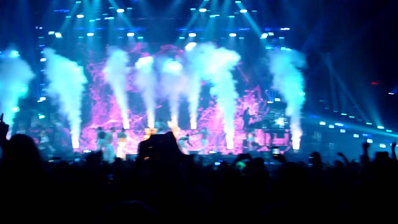 Ariana Grande- Break Free Live Detroit - YouTube