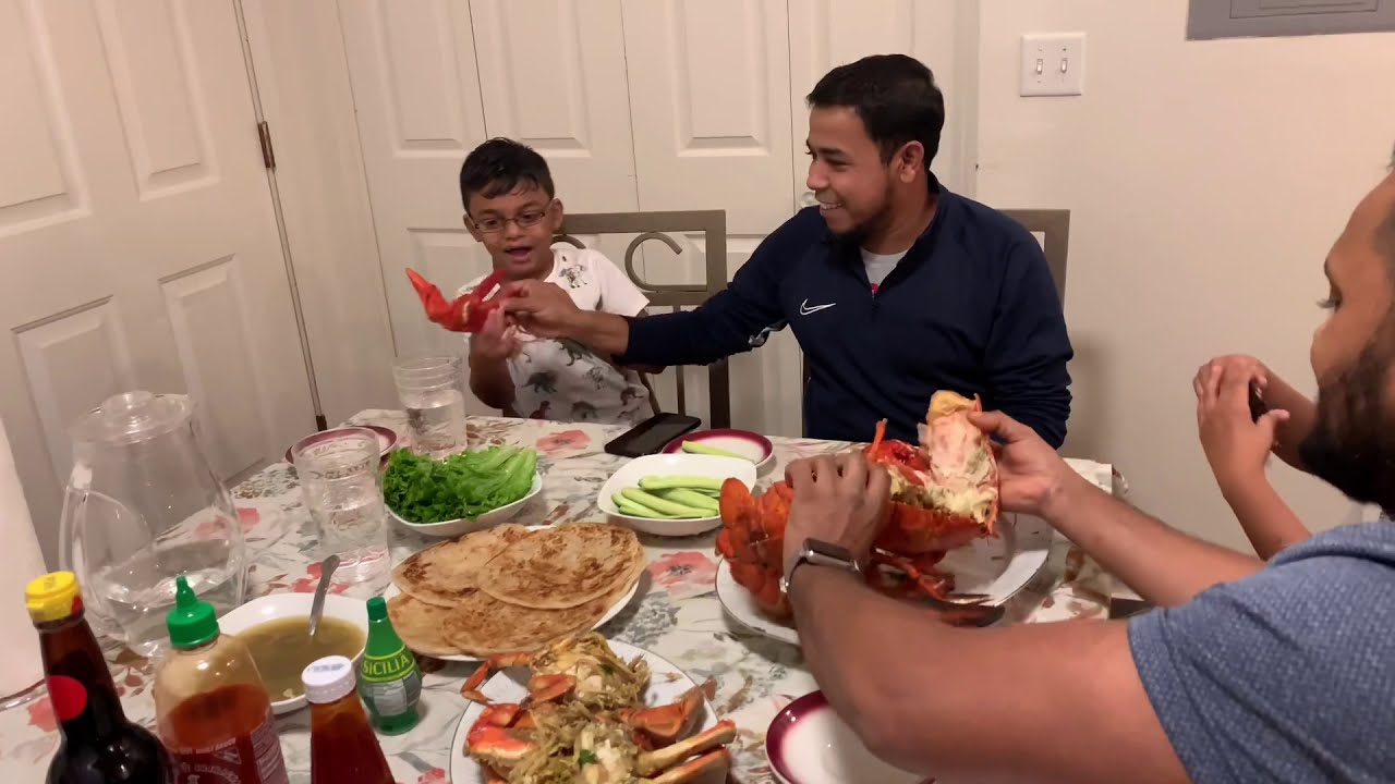 We are eating family dinner tow live lobster and tow carbs. - YouTube