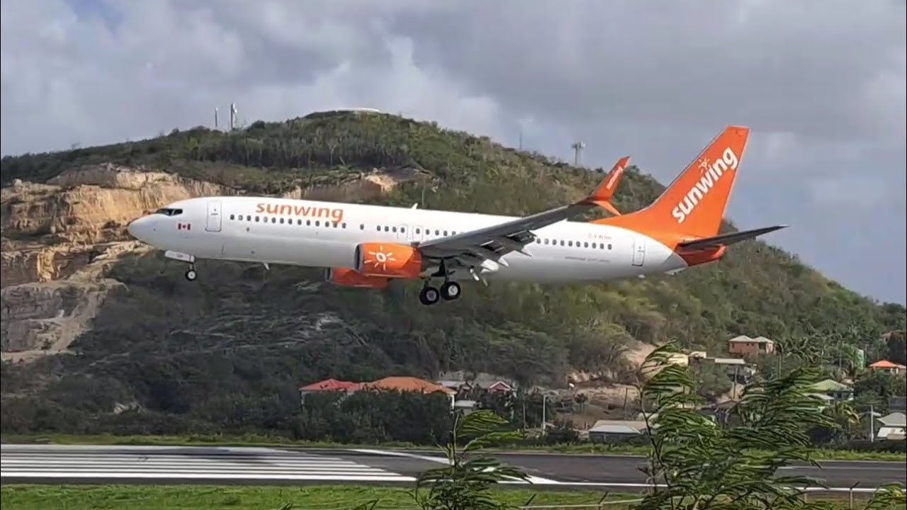 Sunwing b737-800 smoky arrival at ANU / Jetblue a320-200 arrival & more ...