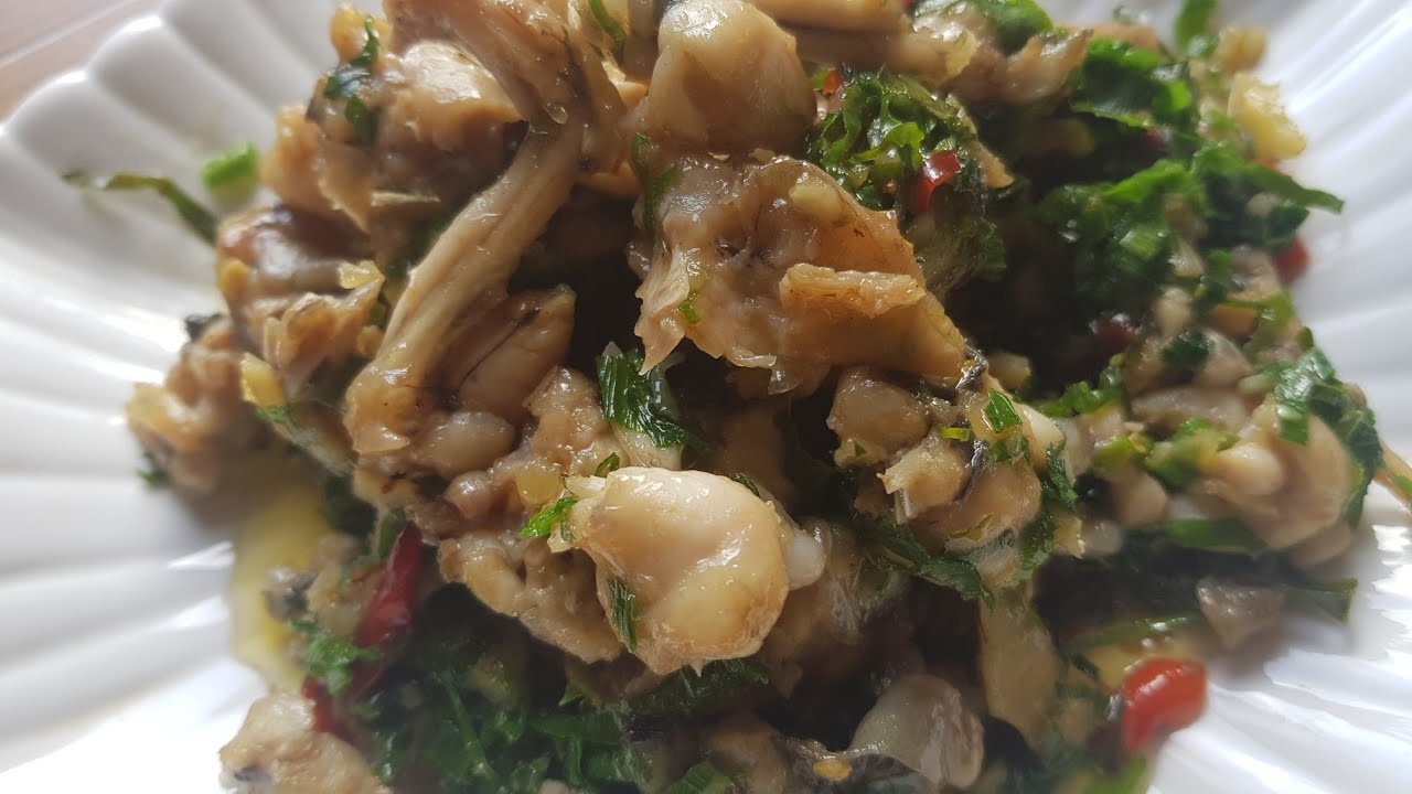 ឆាកង្កែបត្រួយរមៀត Frog fry Turmeric - YouTube