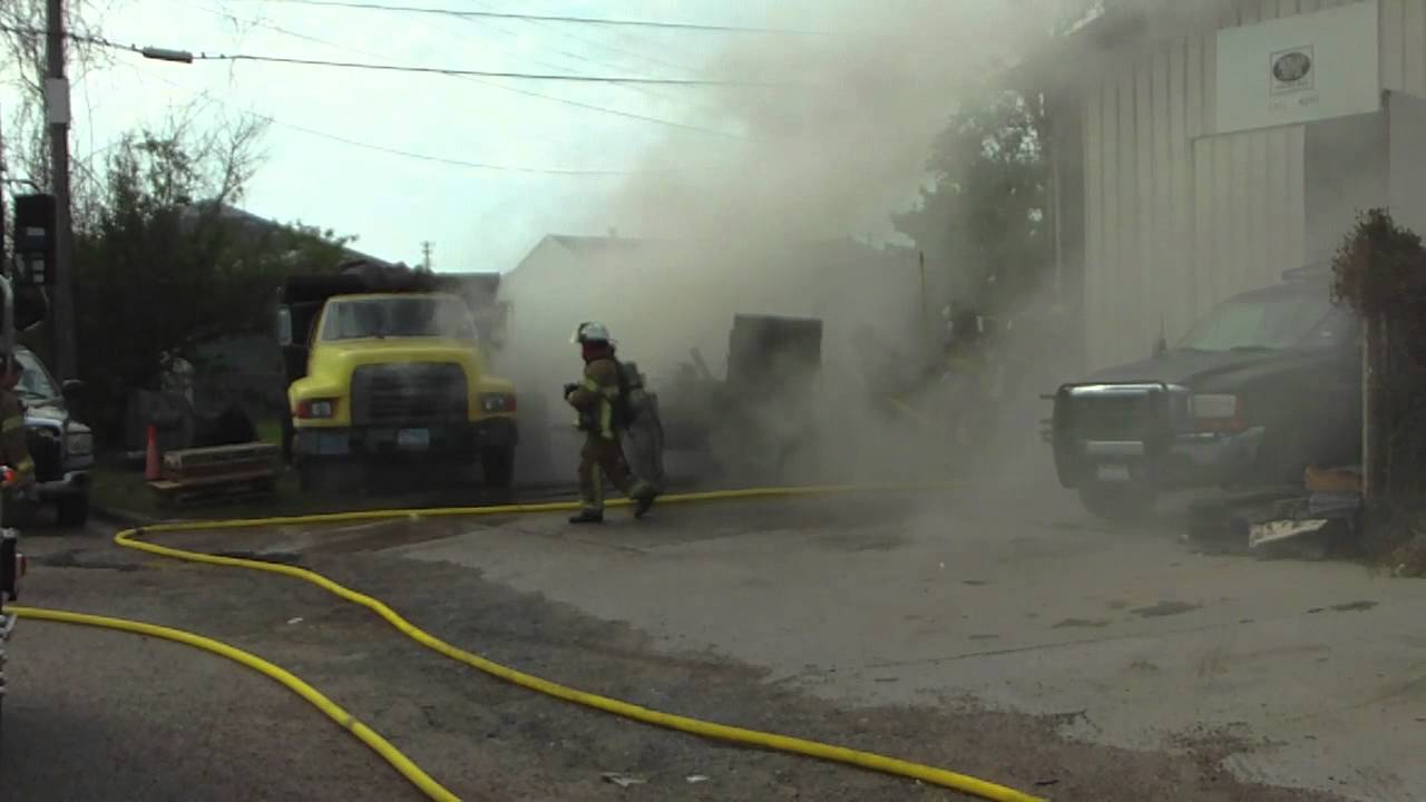 One hurt in tar mixer fire - YouTube