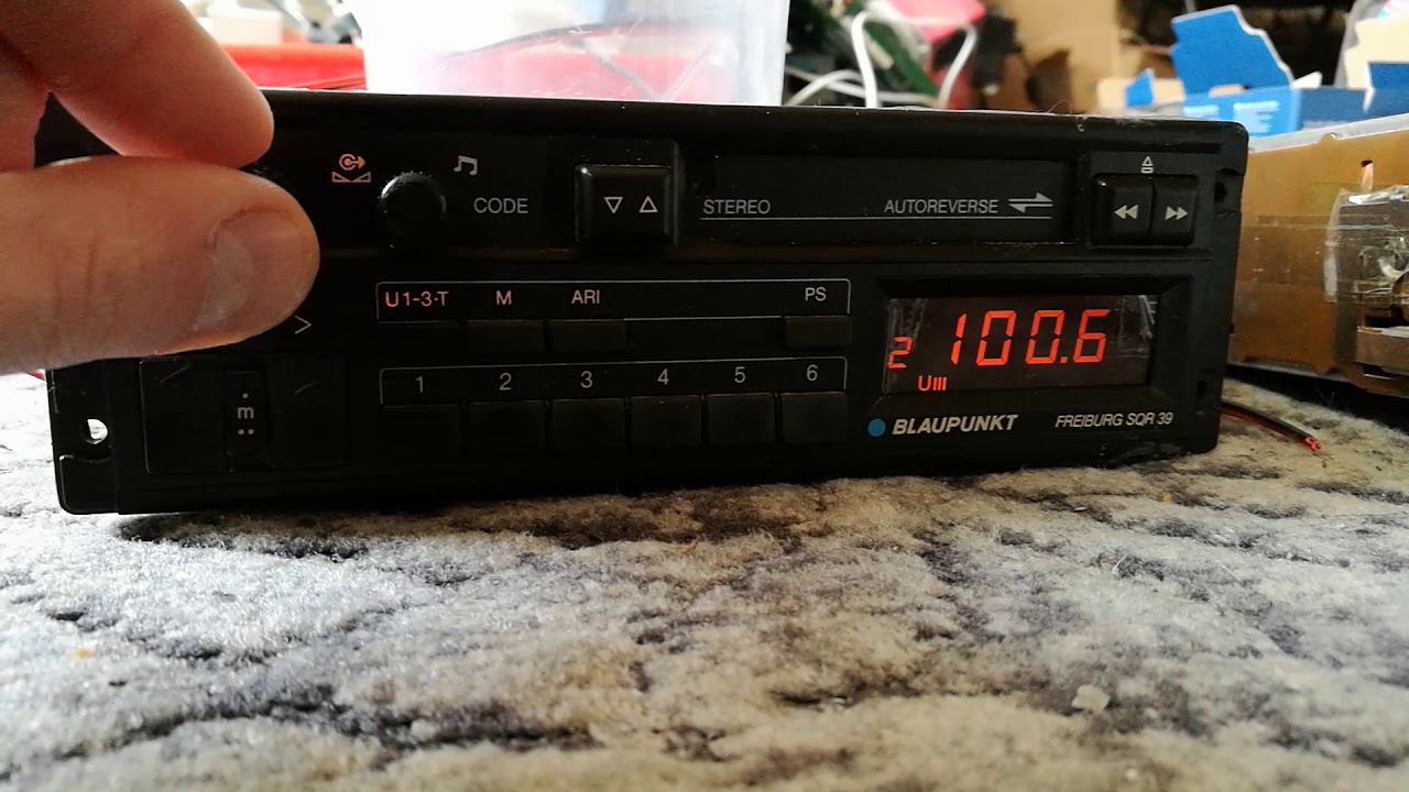 Das Alte Blaupunkt Autoradio Aber Funktioniert Dank Sicherung Des das-alte-blaupunkt-autoradio-aber-funktioniert-dank-sicherung-des