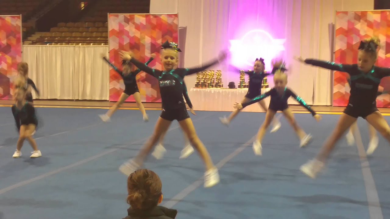 WIDC Mini Prep Frozen Team Green Bay Cheer Competi - YouTube