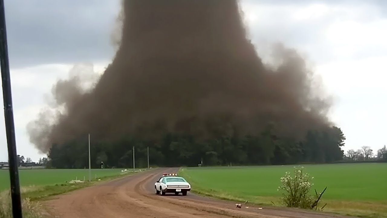 10 SCARY Natural Disasters Caught on Camera - YouTube
