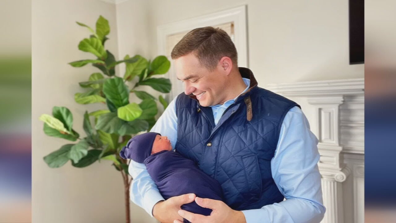 WDRB Mornings' Sterling Riggs is a dad again! - YouTube