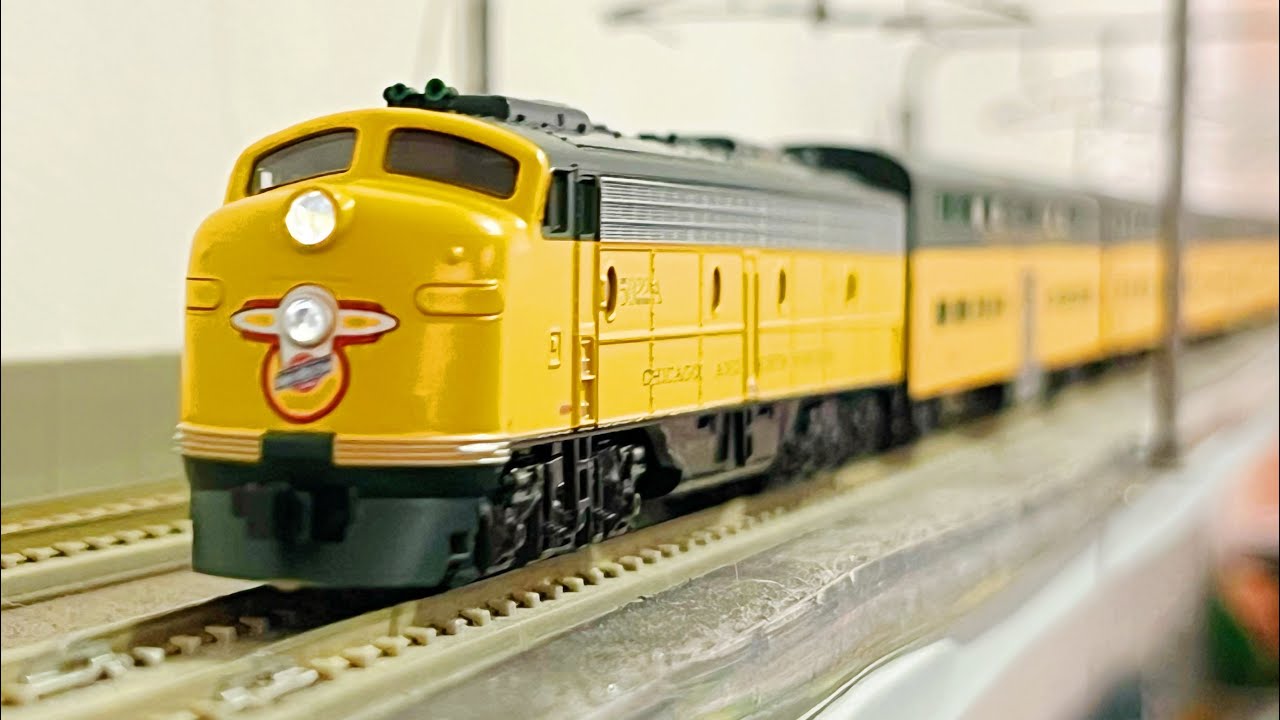 KATO USA 106-104 C&NW EMD E8A AND PULLMAN BI-LEVEL "400" TRAIN 6-UNIT ...