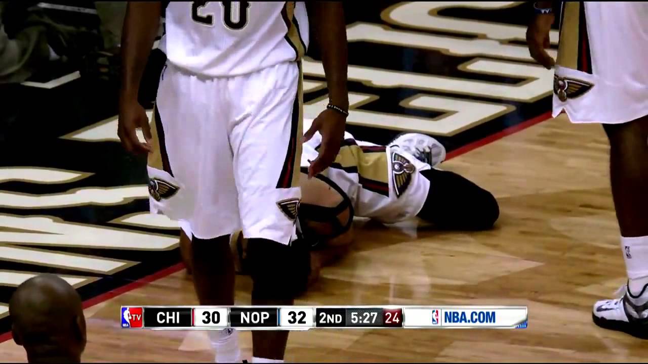 Anthony Davis Shocking Injury | Bulls vs Pelicans | February 7, 2015 ...