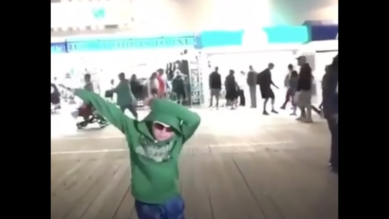 Little man shows you how to dance - Garbage Internet Videos - YouTube