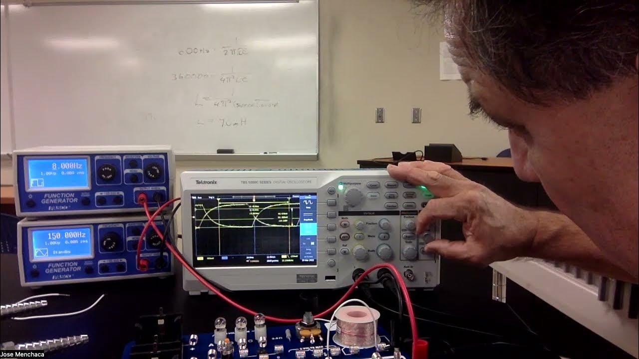 University Physics Lectures, RC Time Constant Demonstration - YouTube