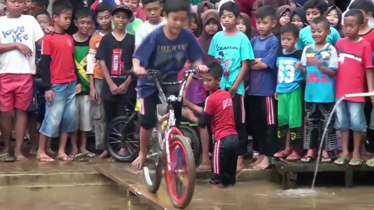 Best kids bike Race ever on the earth crazy biking - YouTube