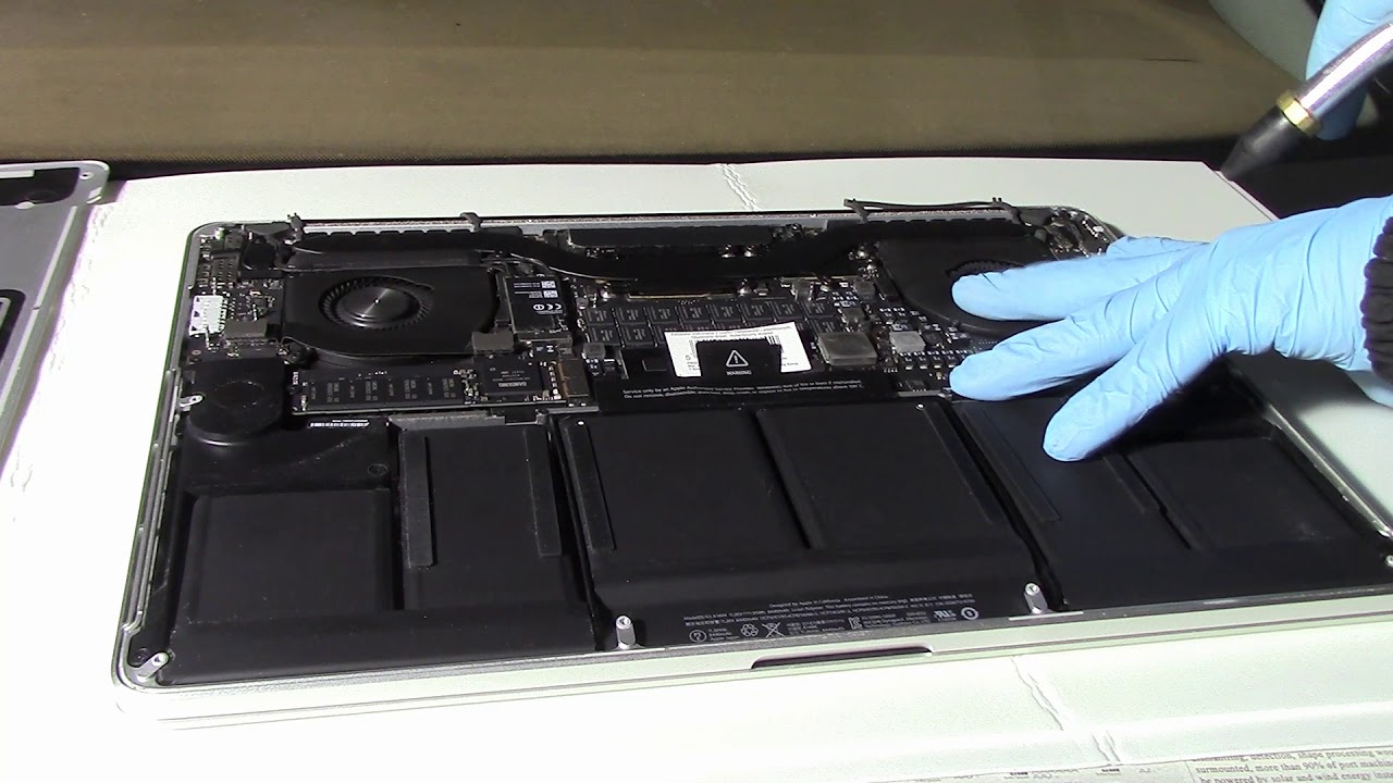 Clean Inside of MacBook Pro(苹果MACBOOK PRO 内部灰尘清理) - YouTube