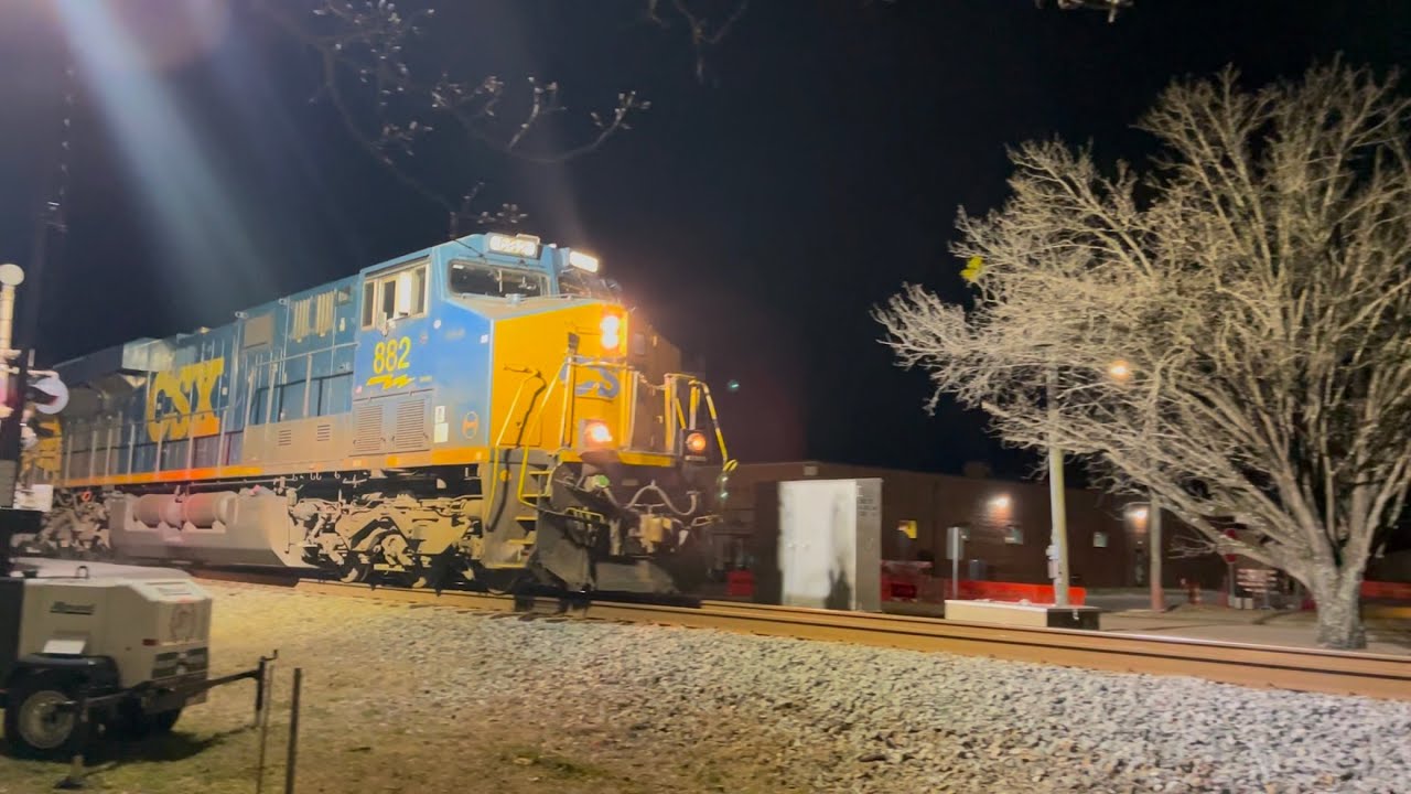 CSX 882 Leads Long CSX I032-26Intermodal Combo Train NB Thru Pembroke ...