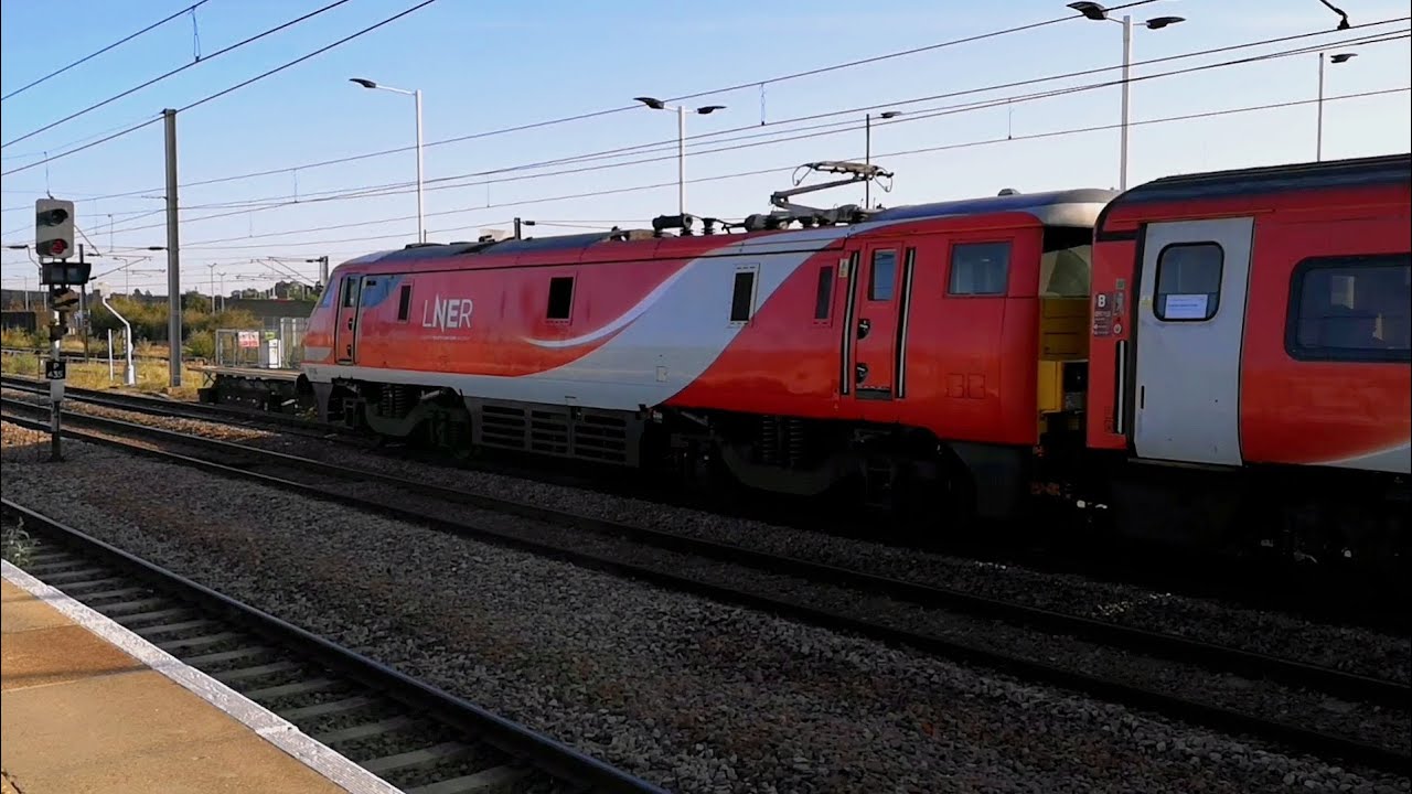 LNER Class 91 (91106) powering out of Peterborough with fan rev up on ...