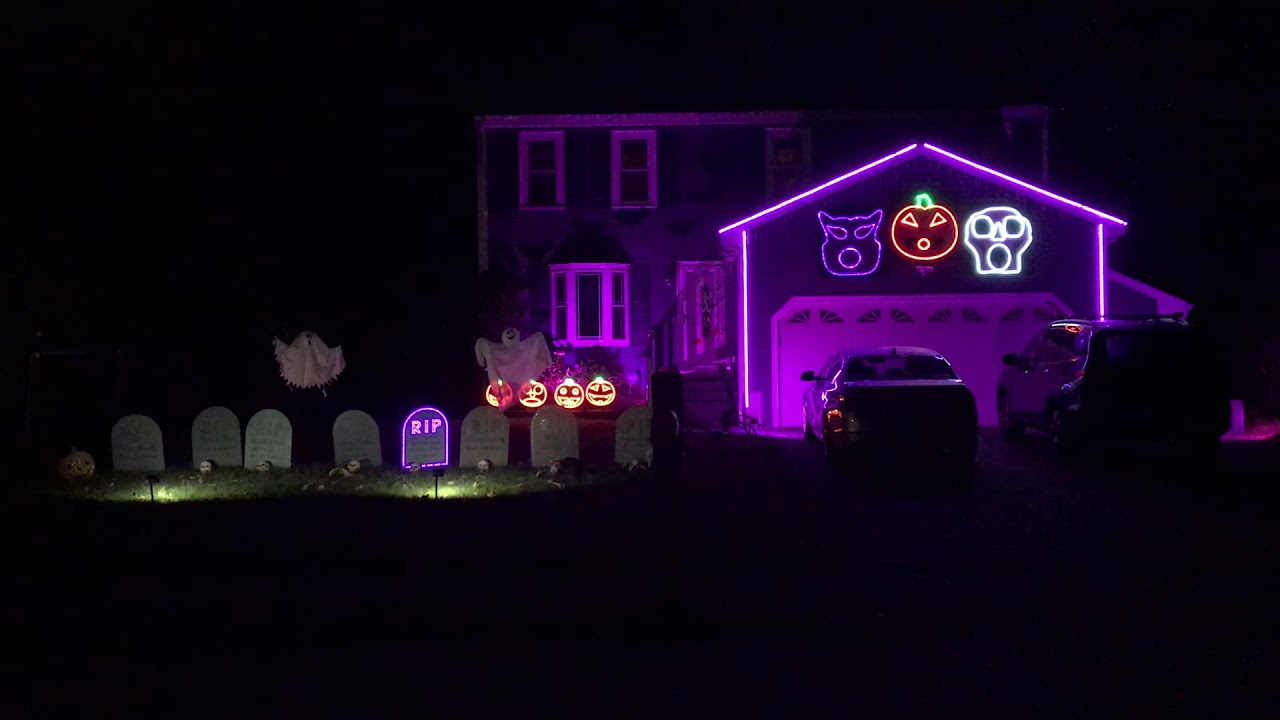 Andrew Gold - It Must Be Halloween - YouTube