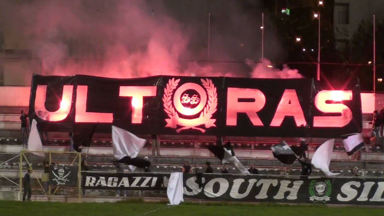 Coreografia "ULTRAS SS" - 24/02/2010 - YouTube