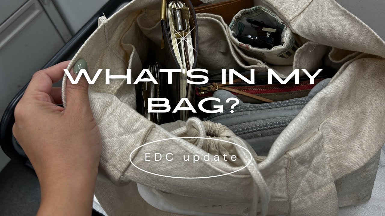 WHAT’S IN MY BAG? // DAILY TOTE, PLANNER & JOURNALS - YouTube