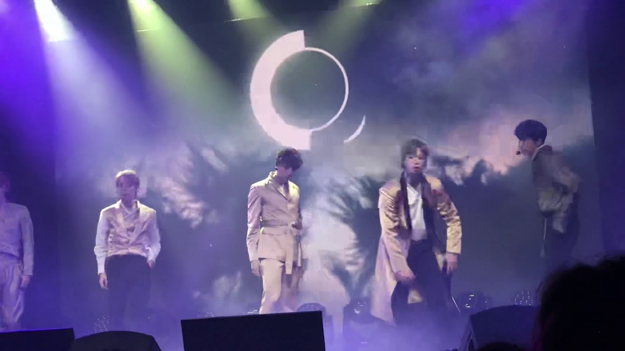 Intro : Time | ONEUS in Dallas 2019 | Fly With Us Tour - YouTube