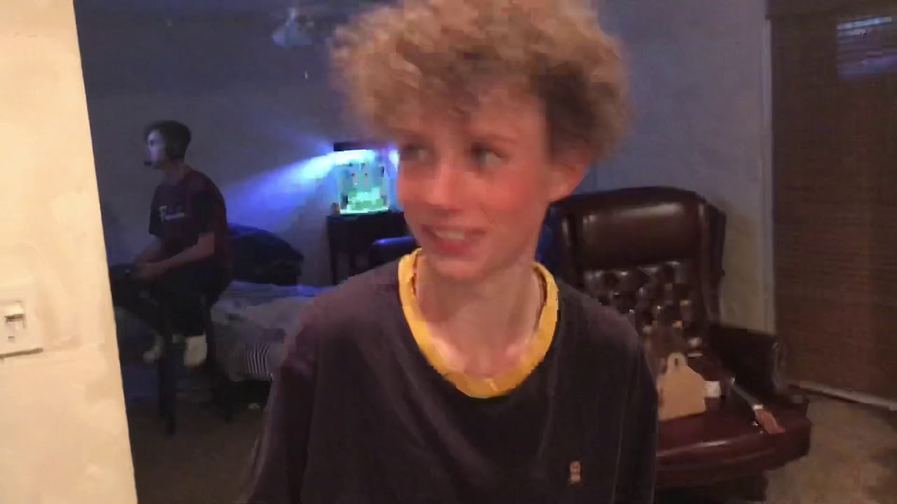 Short man gets whats he deserves - YouTube