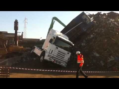 Camion ribaltato - YouTube