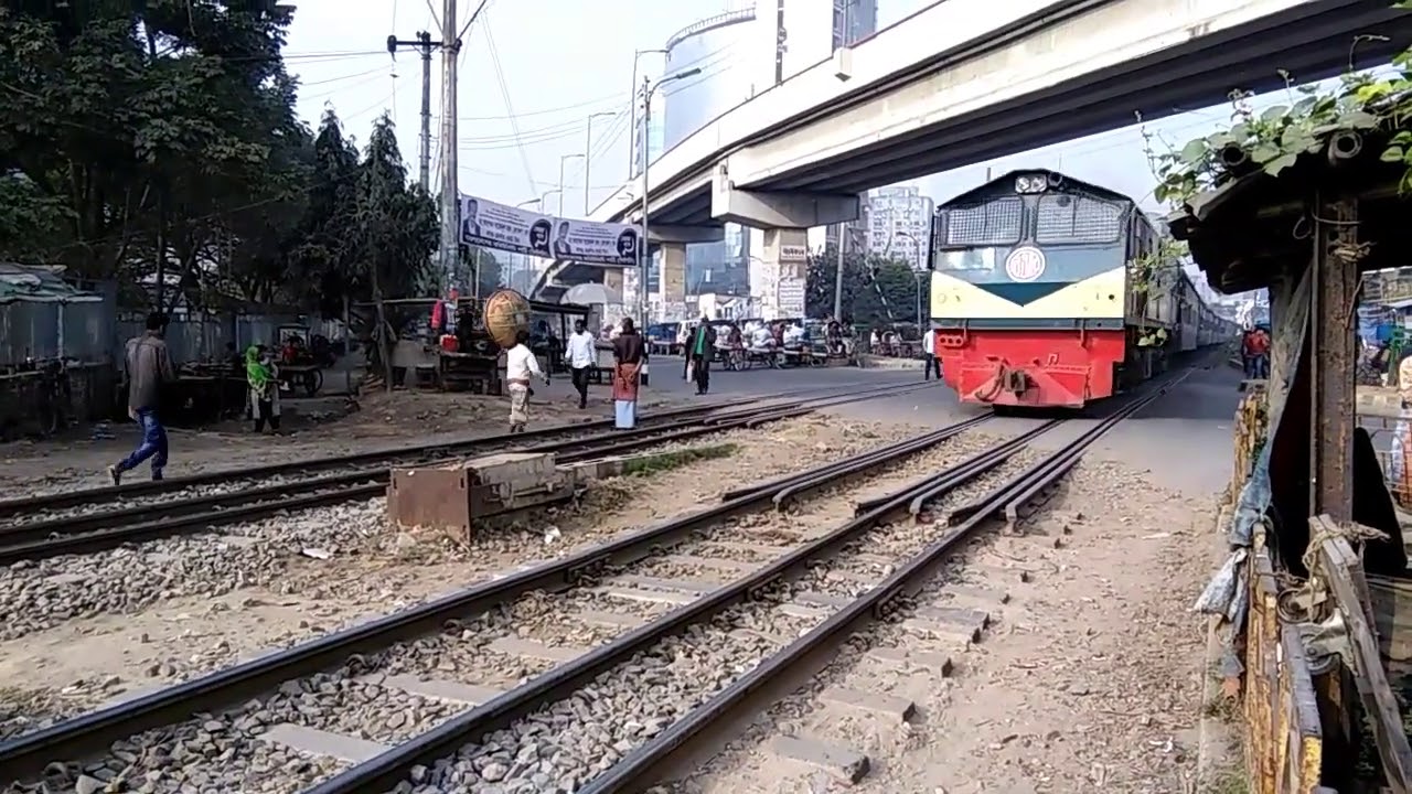 Bangladeshi Train! - YouTube