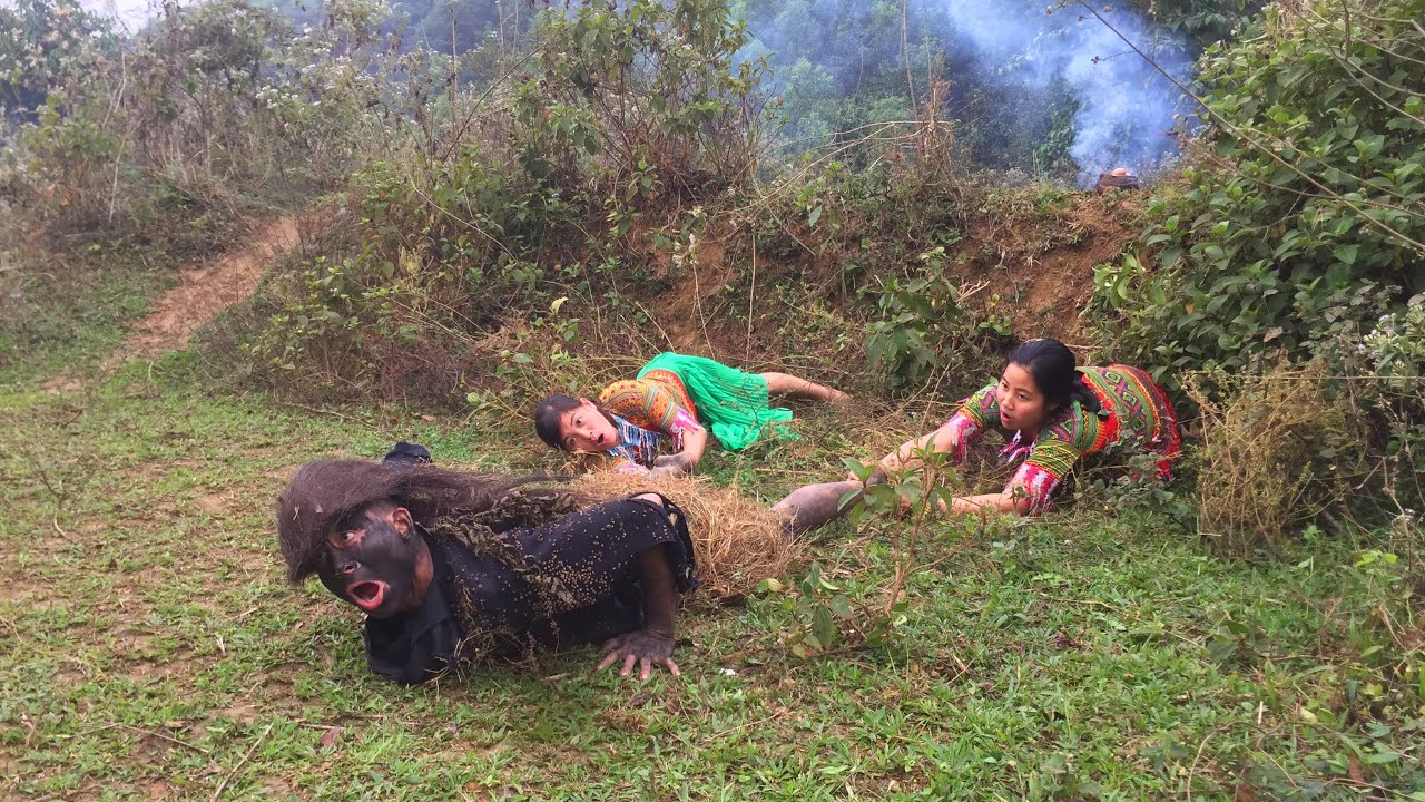 Primitive Life : Two Ethnic Girl Boiled Eggs To Meet The Primitive ...