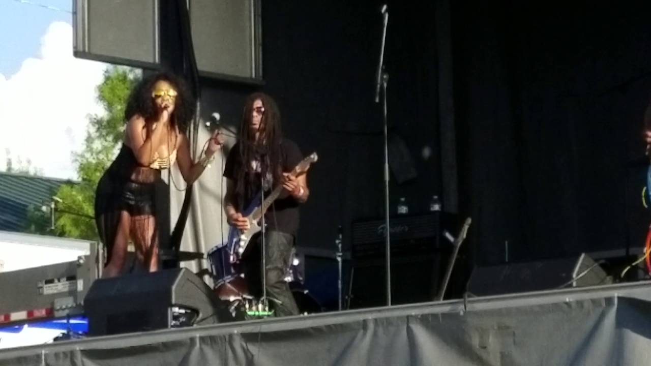 Maya Neiada performing "Had It Up to Here" - YouTube