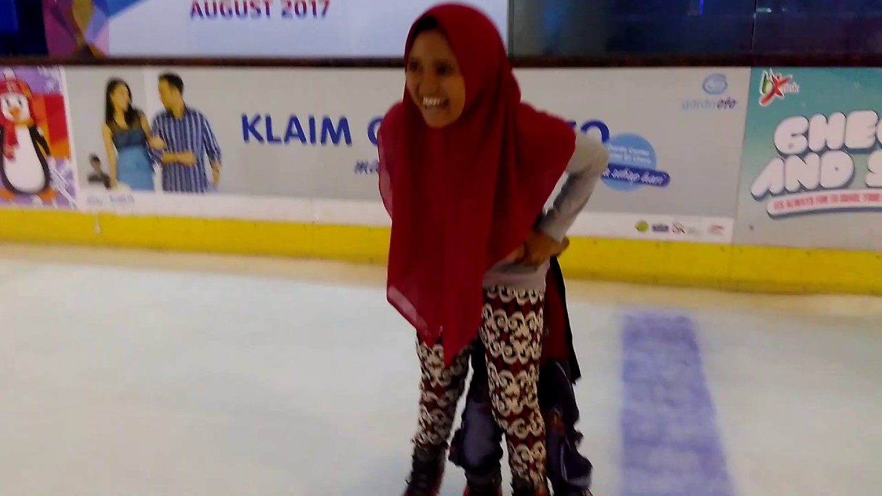 ice skating BXc mall bintaro jaya 26122016 - YouTube