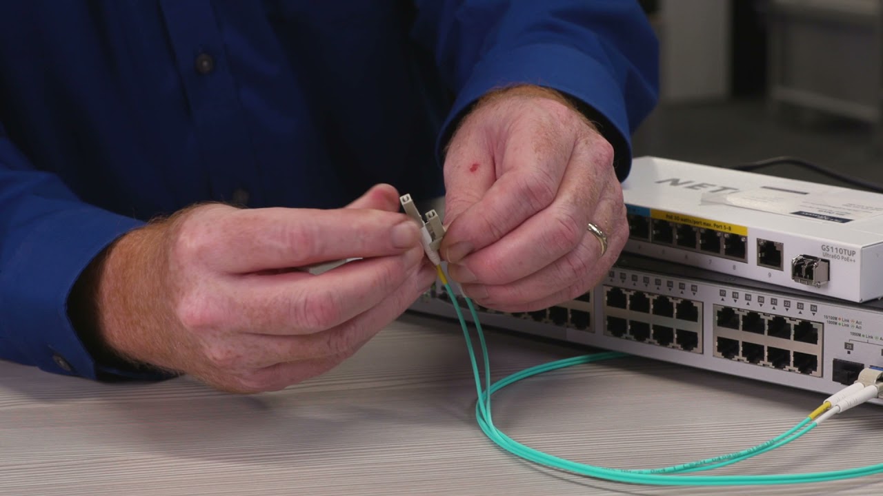 Testing Fiber Polarity with the FiberLert™ Live Fiber Detector by Fluke ...