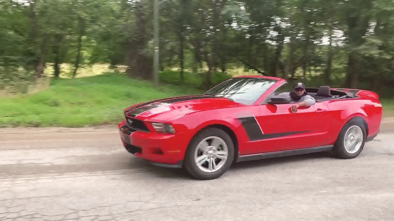 Drop top mustang light burn out/fishtail - YouTube