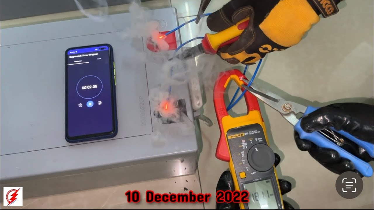 PAKAR ELEKTRIK : Kebakaran Rumah Akibat Litar Pintas - YouTube