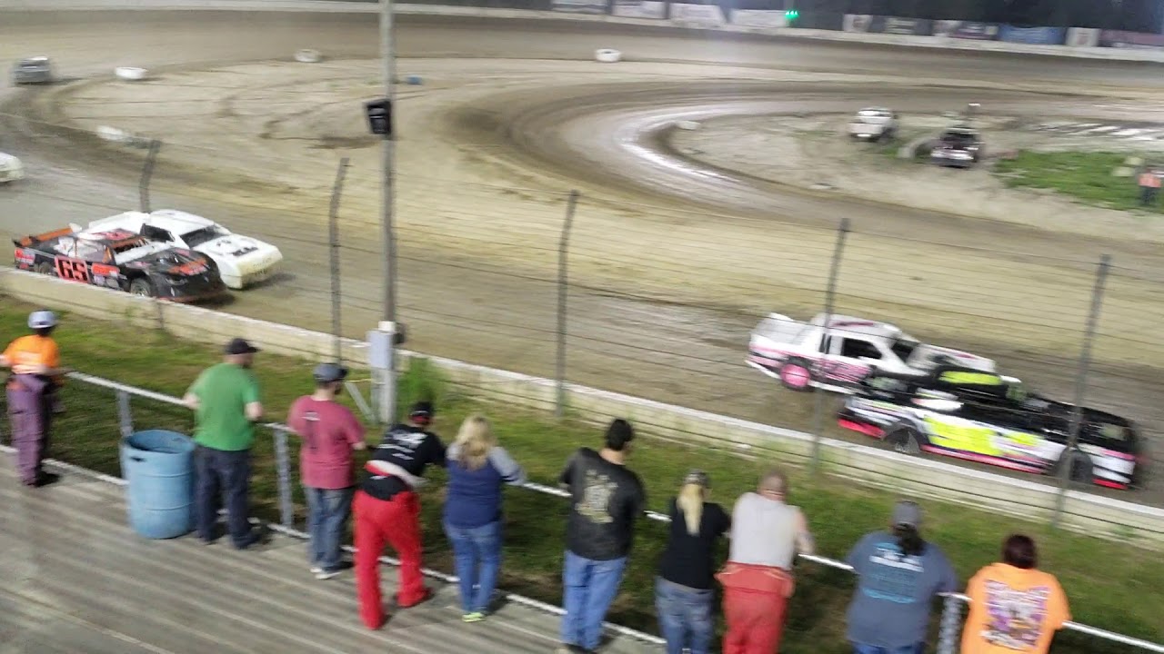 Rjs akers heat race Plymouth speedway - YouTube