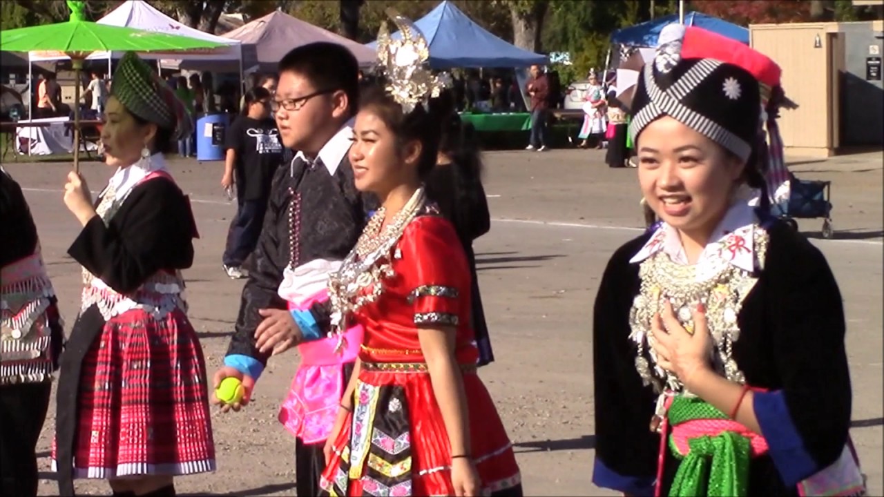 Nkauj Hmoob Pov Pob - Stockton Hmong New Year 2016 - 2017 - YouTube