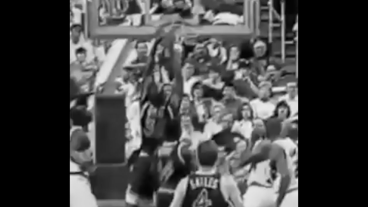 Shaquille O'neal breaking backboards - YouTube