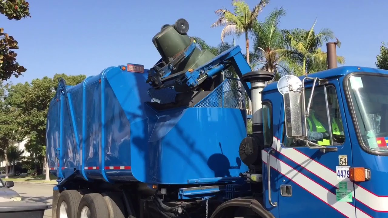 The Repainted Republic Services Truck 2702 (1) - YouTube