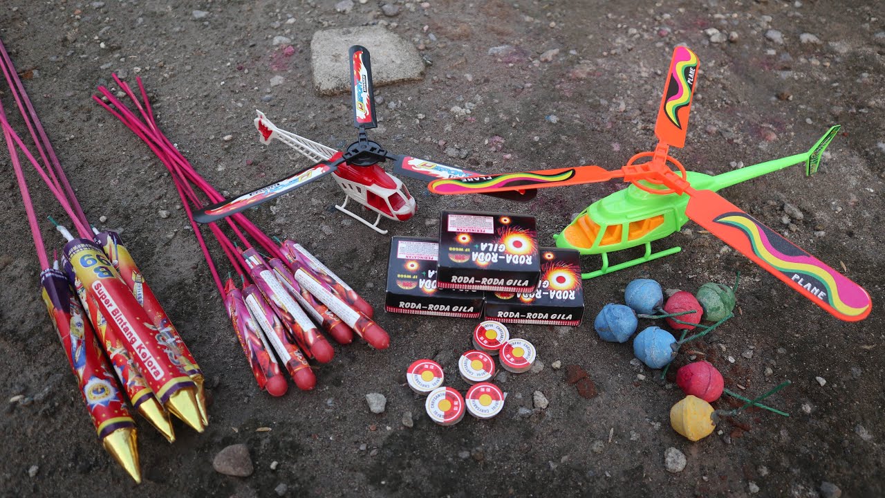 NYUMET MERCON GANGSING, ROKET DAN SMOKE BALLS DENGAN HELIKOPTER MAIAN ...